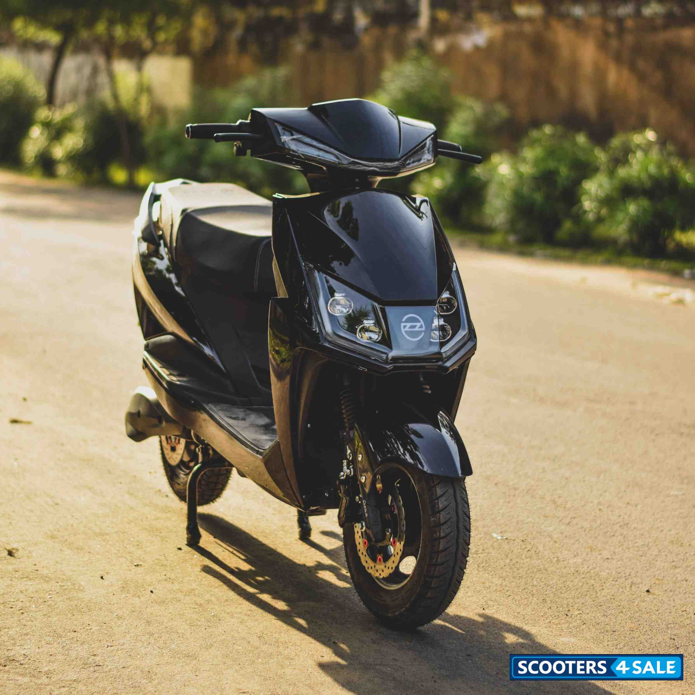 Zelo Knight Electric Scooter price, mileage, colours, photos, featuers and reviews - Scooters4Sale